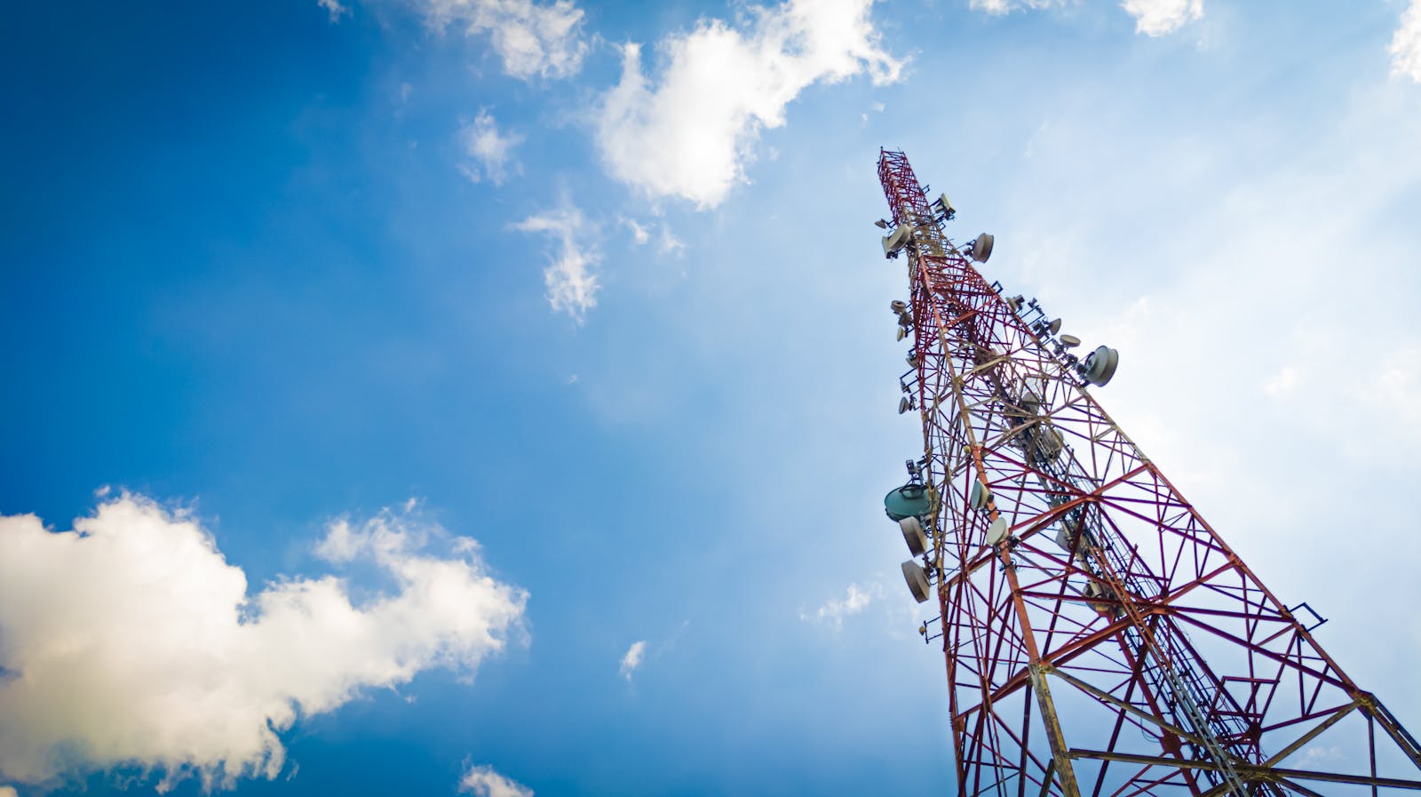 FCC is one step closer to auctioning unused 5G-grade spectrum ...